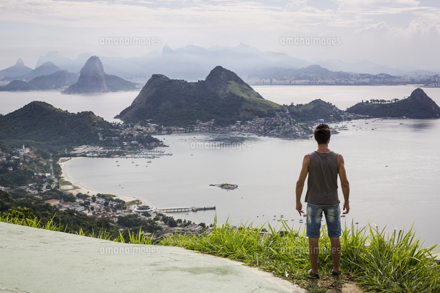 Brazil, Rio de Janeiro, tourist standing at view point[11094019325]の写真 ...