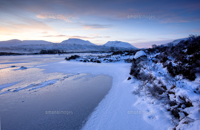 Dawn view of frozen Loch Ba on snow-covered Rannoch Moor[11104001875]の ...