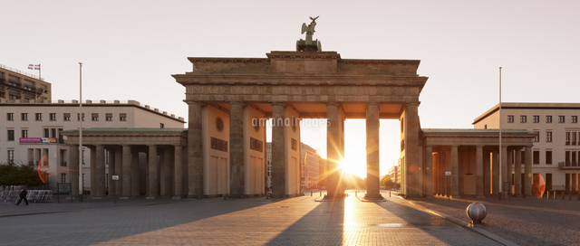 Brandenburg Gate (Brandenburger Tor) at suNoise, Platz des 18 Marz ...
