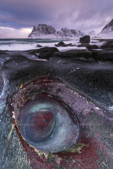 The Devils Eye at Uttakleiv Beach, Vestvagoy, Lofoten Islands, Nordland ...