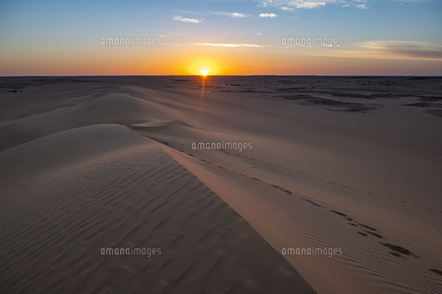 Sunset over the sand dunes, Djado Plateau, Sahara, Niger, Africa ...