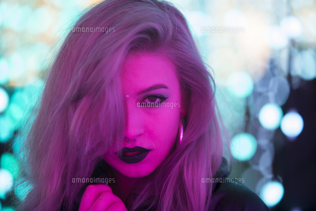 Close-up Portrait Of Beautiful Young Woman[11115129845]の写真素材・イラスト素材｜アマナ ...