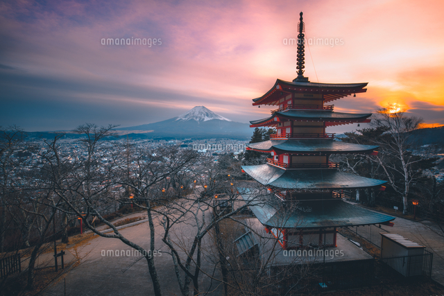 pagoda against cloudy orange sky during sunset[11115262816]の写真素材・イラスト素材 ...