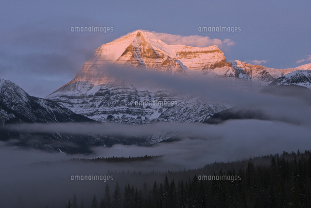 Mount Robson at sunset, Mount Robson Provincial Park, British Columbia ...