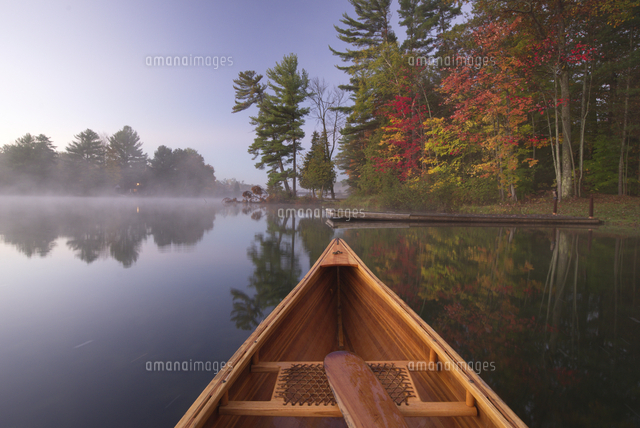 Fall Scenery in Muskoka, Ontario[11118032841]の写真素材・イラスト素材｜アマナイメージズ