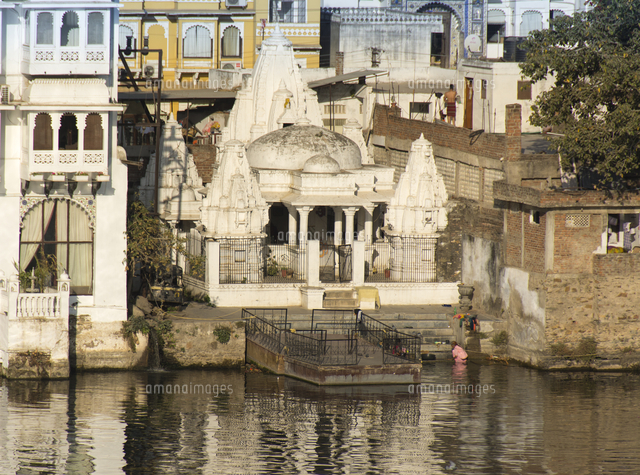 Small temple on Lake Pichola, Udaipur, Rajastan, India[11118054841]の写真 ...