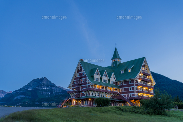 The historic Prince of Wales Hotel, Waterton Lakes National Park ...